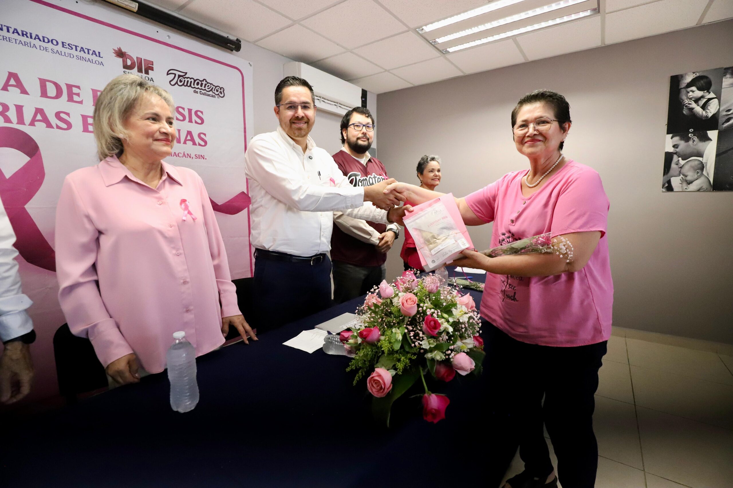 Prótesis mamarias externas y brasier porta prótesis son entregados a ...